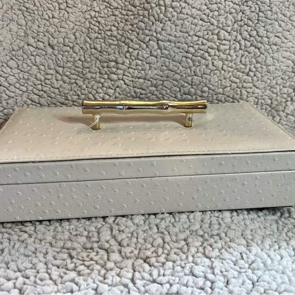 Accessories | Vintage Elegant Cream Jewelry Box With Gold Handle ...